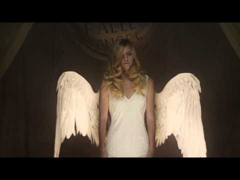 First Teaser From 'American Horror Story: Freakshow' Plays You Like A ...
