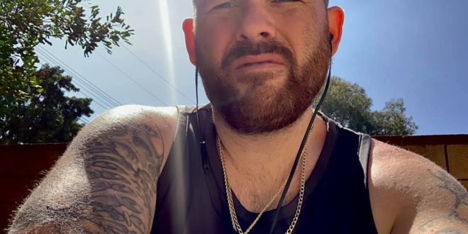 Exclusive Interview: Director Thomas Walton (Room 9) | HNN